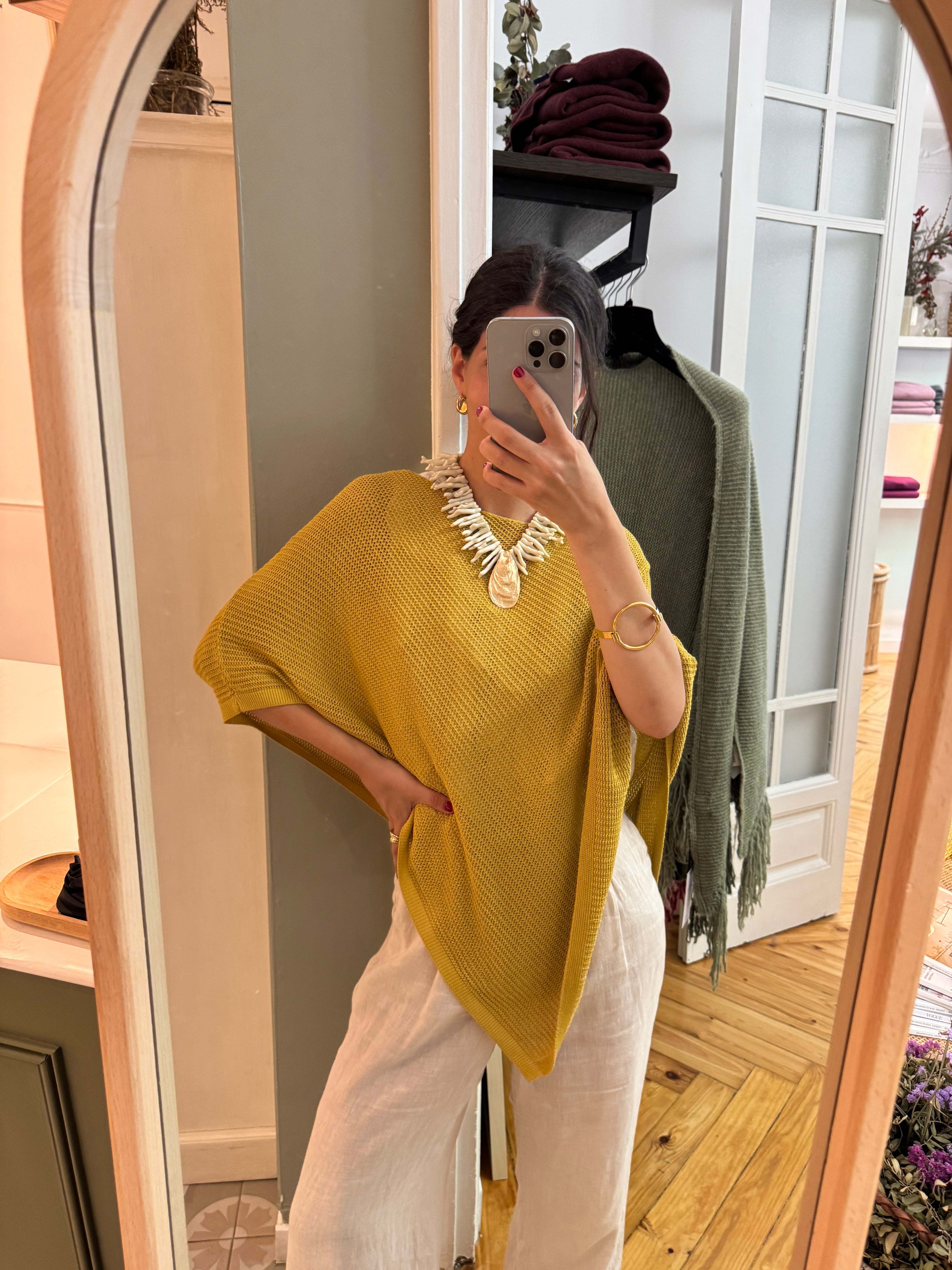 Poncho Vera Mostaza – Deluem